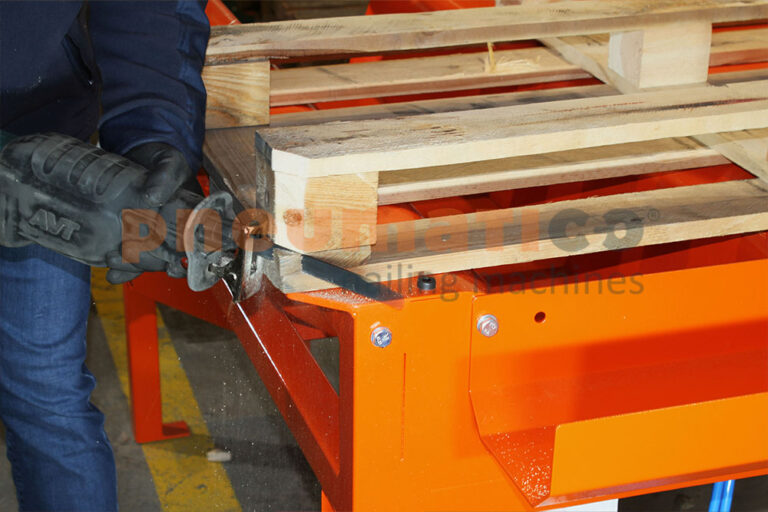 Pneumatic Pallet Repair Table WT2 - Pallet nailing machines