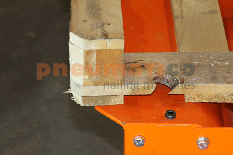 Pneumatic Pallet Repair Table WT2 - Pallet nailing machines